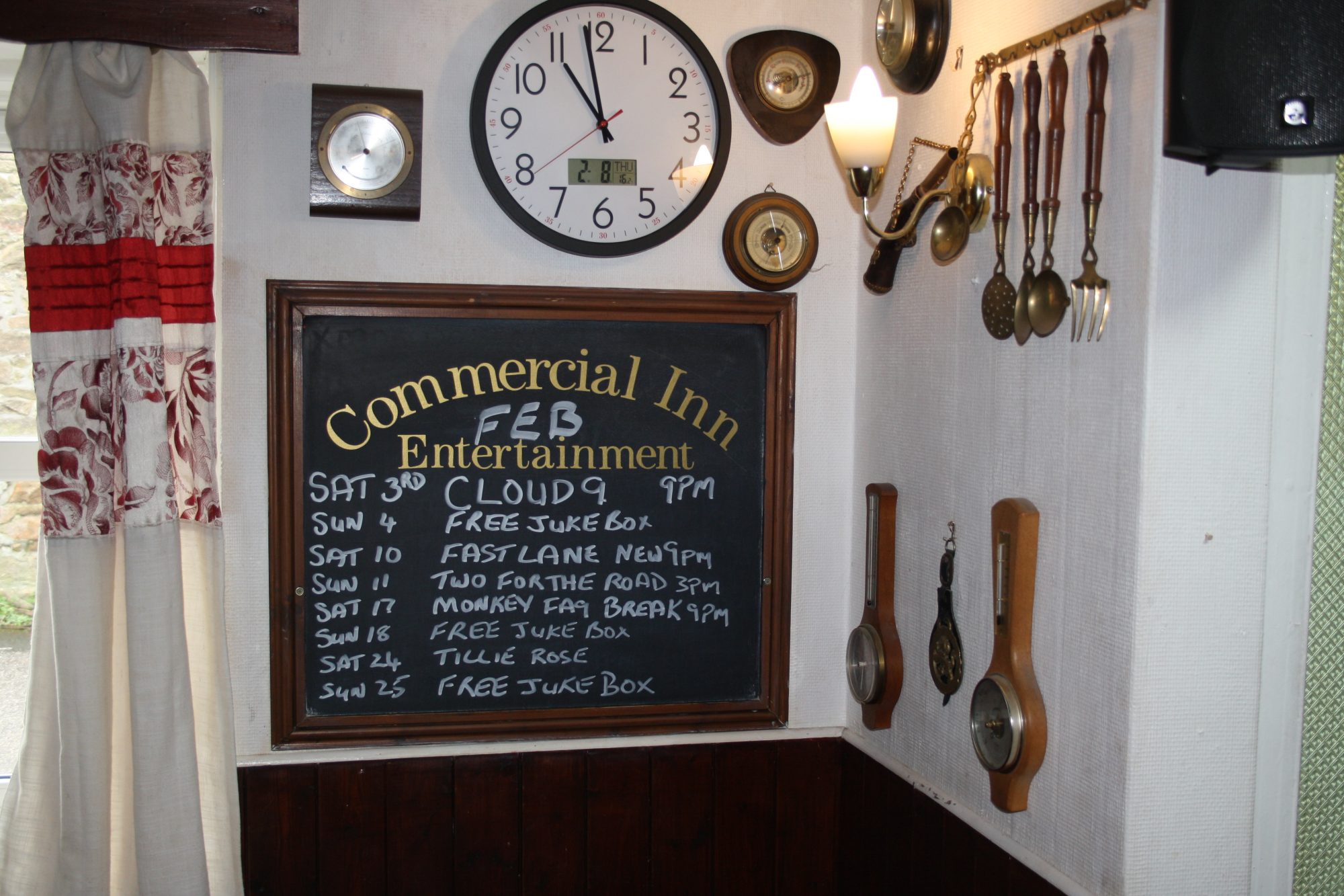 Commercial Inn – St Dennis – Cornwall – Bar – Food – Rooms